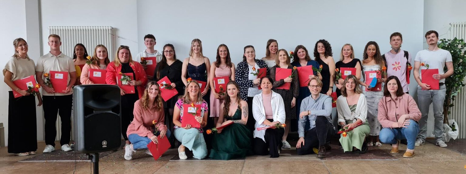 Absolvent*innen 2024 – Herman-Nohl-Schule